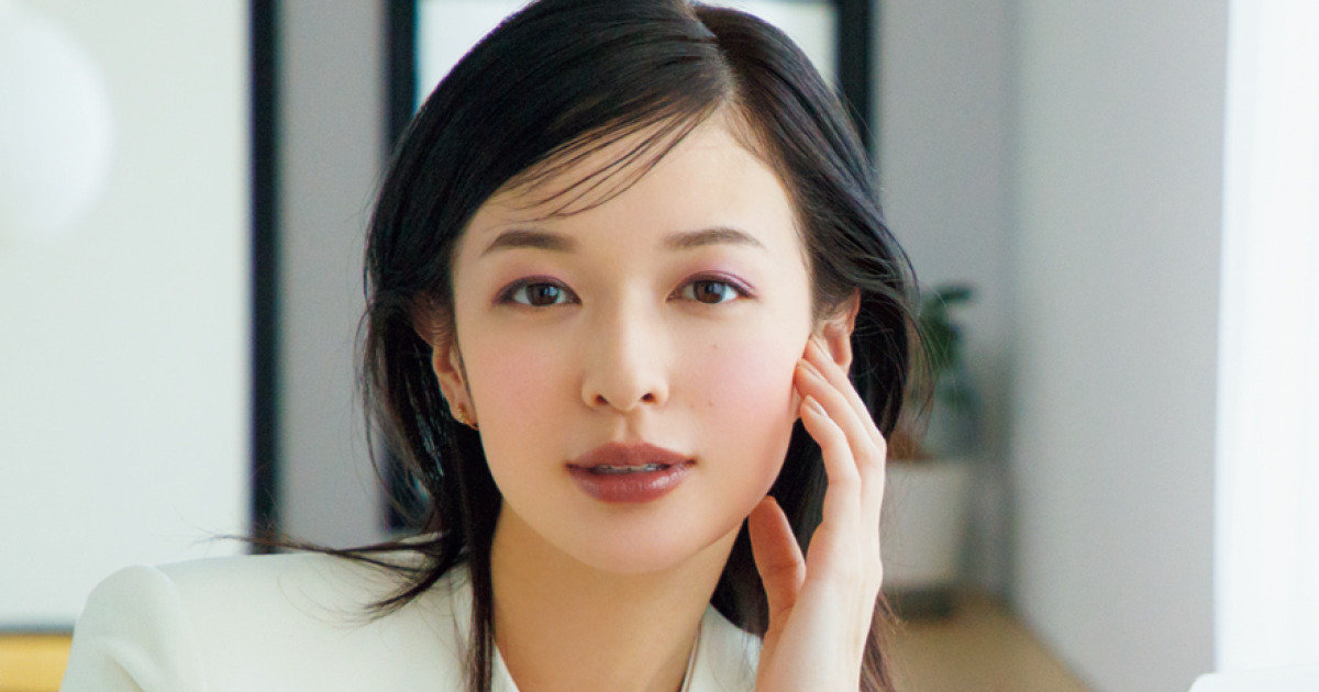 第一印象を良くするなら、ピンクチークに限る！ 「はじめまして」な日の好印象メイクを解説 | マキアオンライン | 美容雑誌『MAQUIA（マキア）』公式ビューティサイト