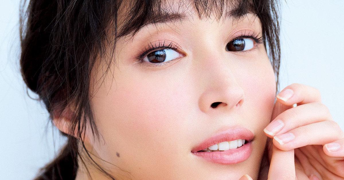 1月号の表紙は広瀬アリスさん！ ハッピー感漂う「大人の可愛げ」メイクを解説 | マキアオンライン | 美容雑誌『MAQUIA（マキア）』公式ビューティサイト