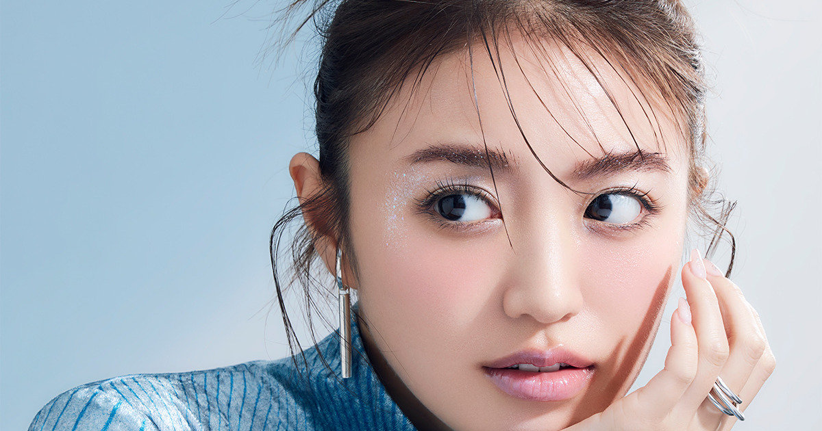 【山羊座の2025年開運メイク】アトラクティブなラメルックでパーティへGO! | マキアオンライン | 美容雑誌『MAQUIA（マキア）』公式ビューティサイト