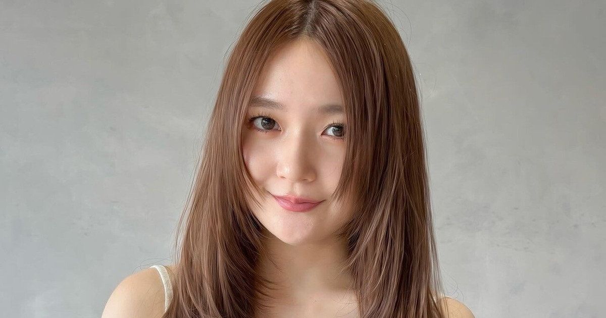 【センターパート】サイドバング×ハイレイヤーで骨格補正！前髪なし派のストレートロング | マキアオンライン(MAQUIA ONLINE)