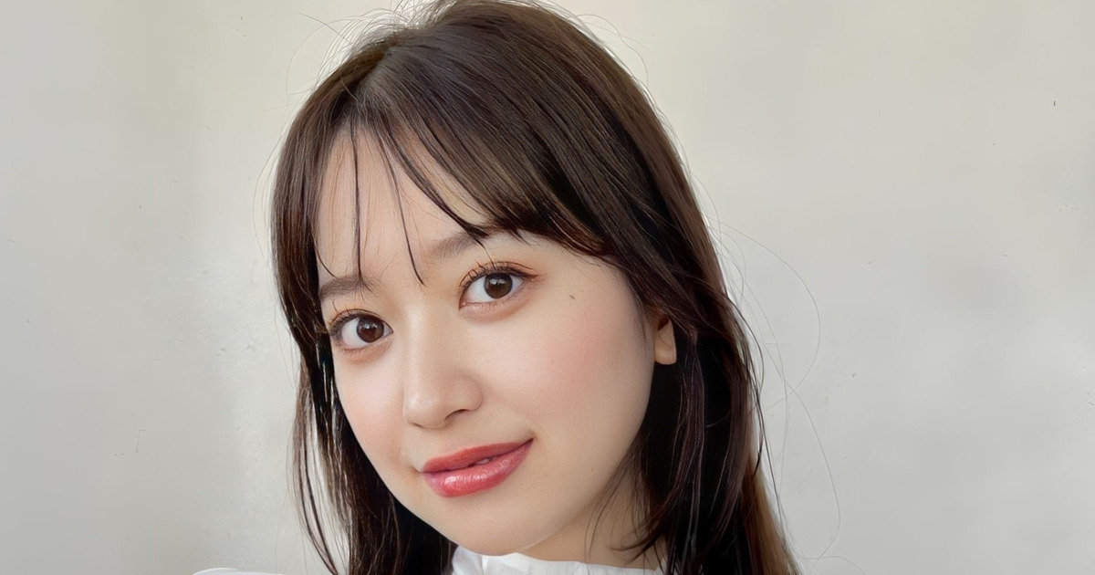 【大人の暗髪ロング】全身バランスがよく見える！ レイヤー×ストレートのロングヘア | マキアオンライン(MAQUIA ONLINE)