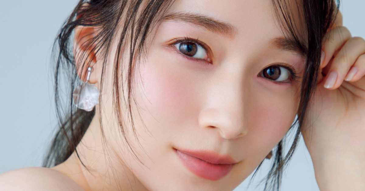 櫻坂46・守屋麗奈さんがベスコス受賞コスメで多幸感メイク。ブルベ肌と好相性なピンクで洒落顔に | マキアオンライン | 美容雑誌『MAQUIA（マキア）』公式ビューティサイト