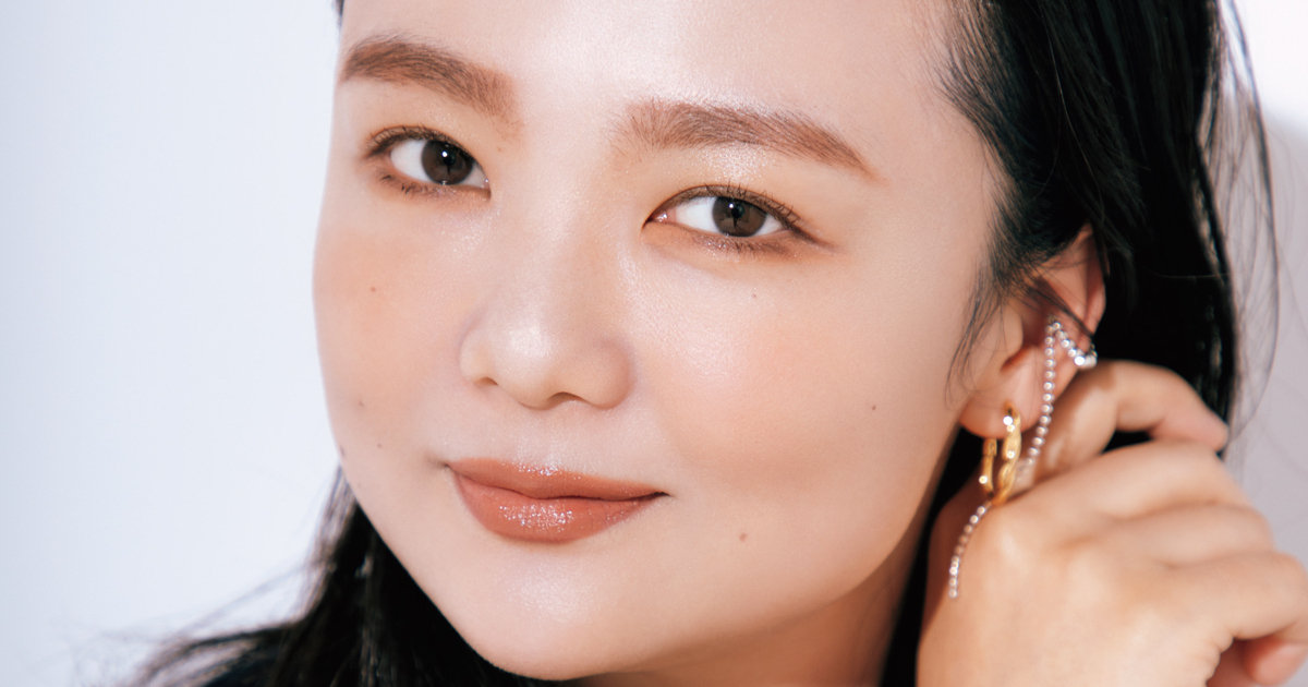 蛙亭のイワクラさんがイガリメイクで大変身。“横延び”イメージにさようなら！ | マキアオンライン | 美容雑誌『MAQUIA（マキア）』公式ビューティサイト