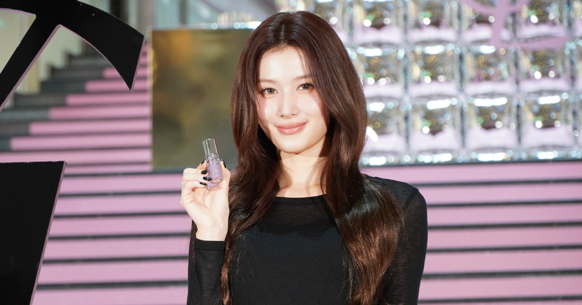 YSL BEAUTYアンバサダーのSANAさん（TWICE）が登場！ スペシャルメッセージもチェック | マキアオンライン | 美容雑誌『MAQUIA（マキア）』公式ビューティサイト