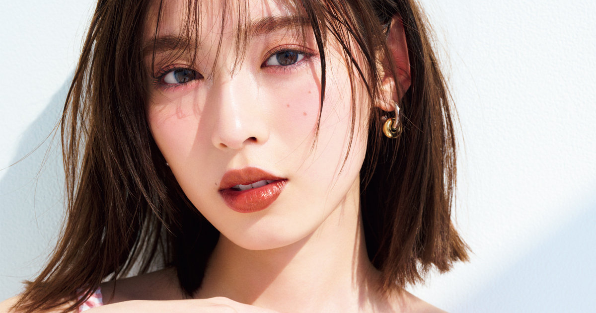 白石 聖さんがまとう微熱メイク。ブラウンリップで甘辛ワントーンにTRY | マキアオンライン | 美容雑誌『MAQUIA（マキア）』公式ビューティサイト