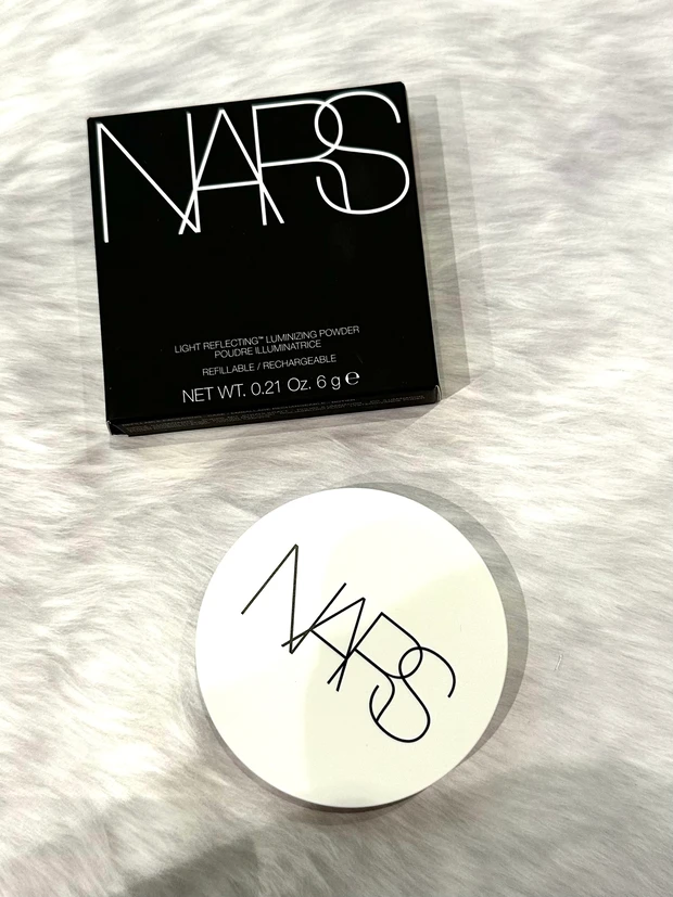 過去一の煌めきをお肌に！ NARS ライトリフレクティング ルミナイジングパウダー | マキアオンライン | 美容雑誌『MAQUIA（マキア）』公式ビューティサイト