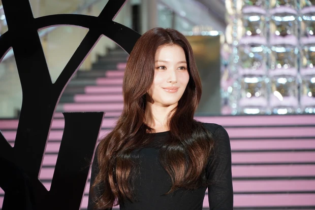 YSL BEAUTYアンバサダーのSANAさん（TWICE）が登場！ スペシャルメッセージもチェック | マキアオンライン | 美容雑誌『MAQUIA（マキア）』公式ビューティサイト