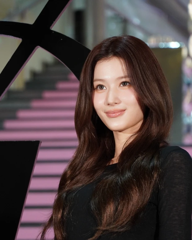 YSL BEAUTYアンバサダーのSANAさん（TWICE）が登場！ スペシャルメッセージもチェック | マキアオンライン | 美容雑誌『MAQUIA（マキア）』公式ビューティサイト