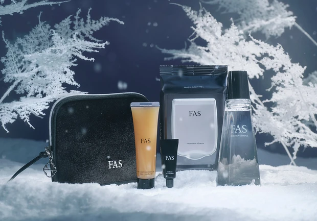 FASのホリデーコフレは全3弾！ ベストセラーから新作まで堪能できる充実のラインナップ【クリスマスコフレ2025】 | マキアオンライン | 美容雑誌『MAQUIA（マキア）』公式ビューティサイト