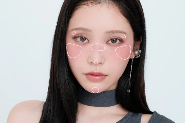 韓国トレンド「目の下チーク」の入れ方は？ K-POPアイドルがお手本のメイクテク3選【2025年最新】 | マキアオンライン | 美容雑誌『MAQUIA（マキア）』公式ビューティサイト