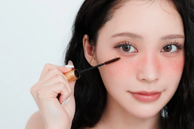 韓国トレンド「目の下チーク」の入れ方は？ K-POPアイドルがお手本のメイクテク3選【2025年最新】 | マキアオンライン | 美容雑誌『MAQUIA（マキア）』公式ビューティサイト