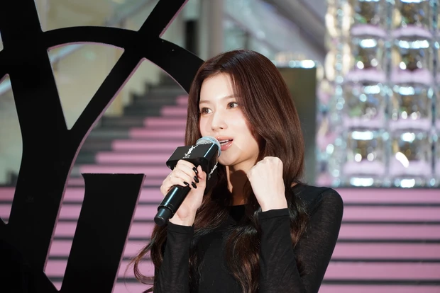 YSL BEAUTYアンバサダーのSANAさん（TWICE）が登場！ スペシャルメッセージもチェック | マキアオンライン | 美容雑誌『MAQUIA（マキア）』公式ビューティサイト