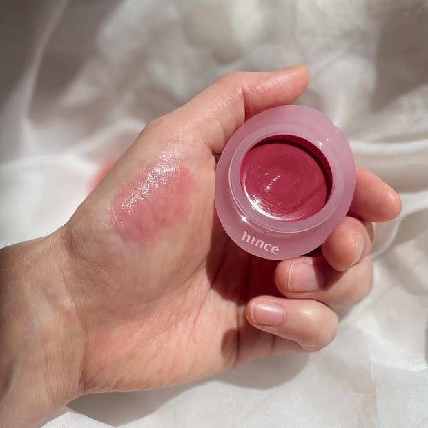 【hince新作リップ＆チーク】ツヤ×高発色が魅力♡ロウグロウデューイーボールの人気色を紹介【ブルベ夏】 | マキアオンライン | 美容雑誌『MAQUIA（マキア）』公式ビューティサイト