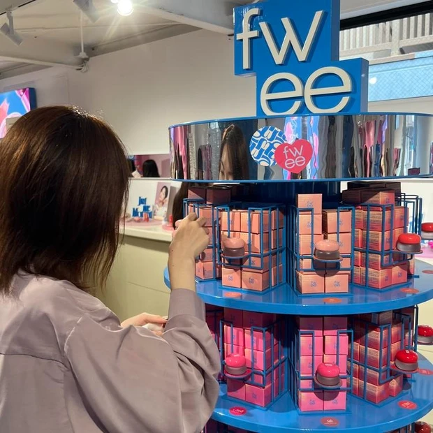 【色選びの参考に】fwee リップアンドチーク特集！ ブルベ・イエベ別のおすすめもご紹介 | マキアオンライン | 美容雑誌『MAQUIA（マキア）』公式ビューティサイト