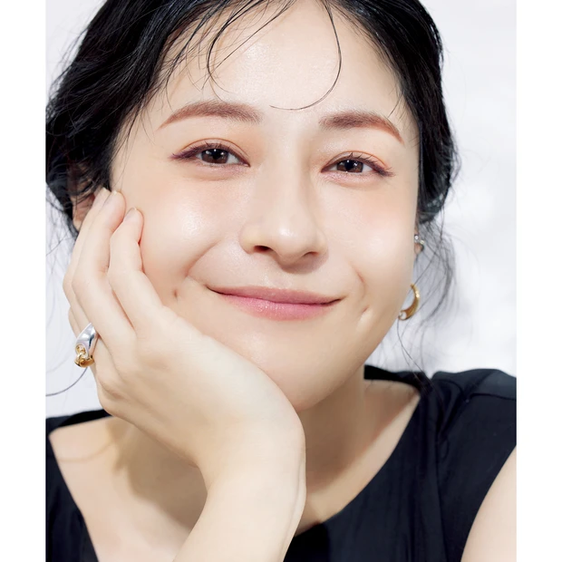 ピュアと情熱。松本若菜、上り坂ビューティ GALLERY | マキアオンライン(MAQUIA ONLINE)