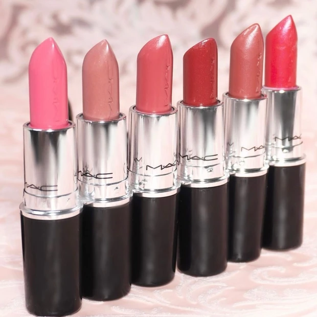 【MAQUIAインフルエンサーのオッス！推しコス】透け感たっぷりのMACのラスターガラス！色展開が豊富で艶のある唇がたまらない、、、 | マキアオンライン | 美容雑誌『MAQUIA（マキア ...