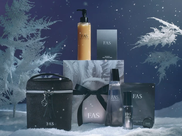 FASのホリデーコフレは全3弾！ ベストセラーから新作まで堪能できる充実のラインナップ【クリスマスコフレ2025】 | マキアオンライン | 美容雑誌『MAQUIA（マキア）』公式ビューティサイト
