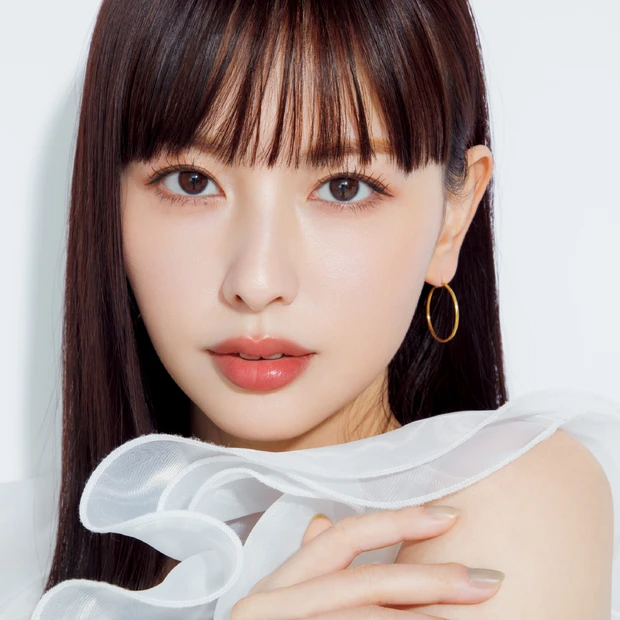 鈴木えみさん愛用のメイクアップアイテム26選！美容マインドから表紙メイクまで総まとめ | マキアオンライン | 美容雑誌『MAQUIA（マキア）』公式ビューティサイト