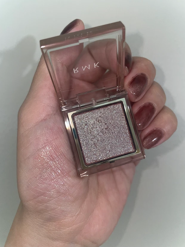 【RMK】インフィニシェイド シングル アイシャドウ『21インソムニアプラム』｜多彩な煌めき♡イエベ春がレビュー | マキアオンライン | 美容雑誌『MAQUIA（マキア）』公式ビューティサイト