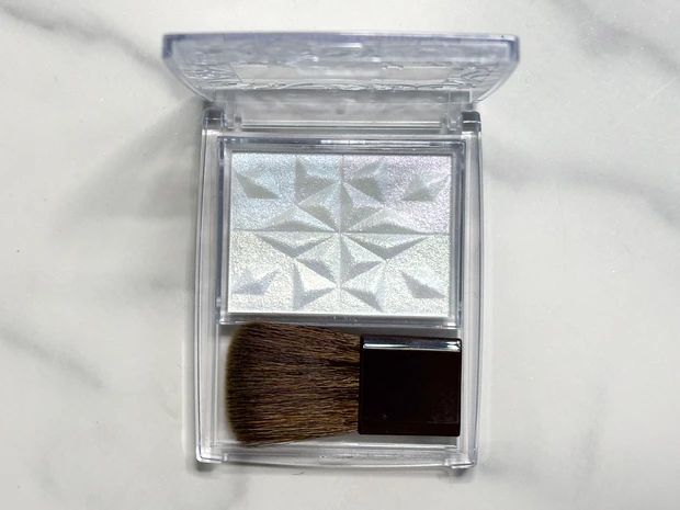 〈セザンヌ・キャンメイク・シピシピ〉質感で選ぶ、優秀プチプラハイライト3選｜なりたい印象別に使い分け！ | 集英社の美容総合メディア ...