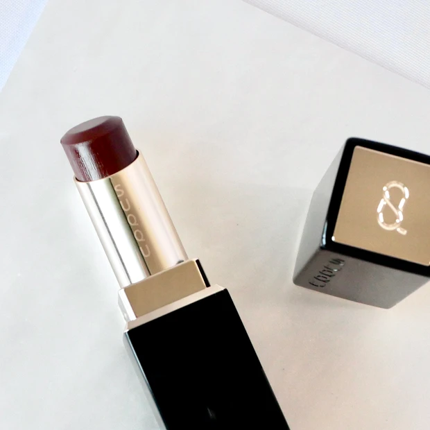 【SUQQU春】新作「モイスチャーグレイズリップスティック」から06花朧 & 09深響色をレビュー！パーソナルカラー問わず使えるブラウンリップ♡ | マキアオンライン | 美容雑誌 ...