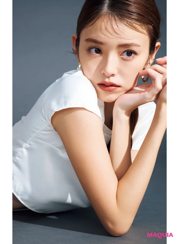 2025年の最旬「オーバリップ」メイクに挑戦。人中短縮で小顔見えも叶う！ | マキアオンライン(MAQUIA ONLINE)