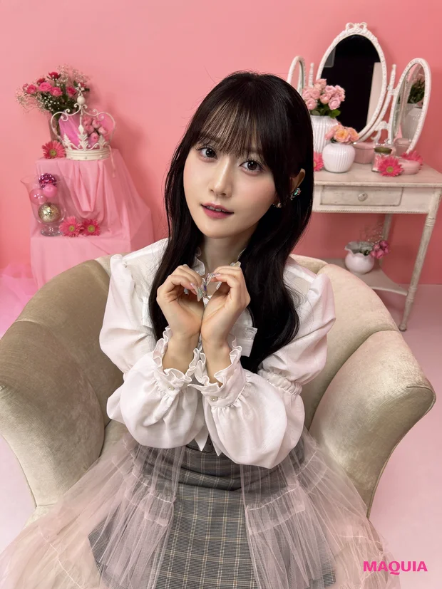 【未公開カット有】声優・小倉唯さんがクリスマスコフレを開封＆レビュー GALLERY | マキアオンライン(MAQUIA ONLINE)