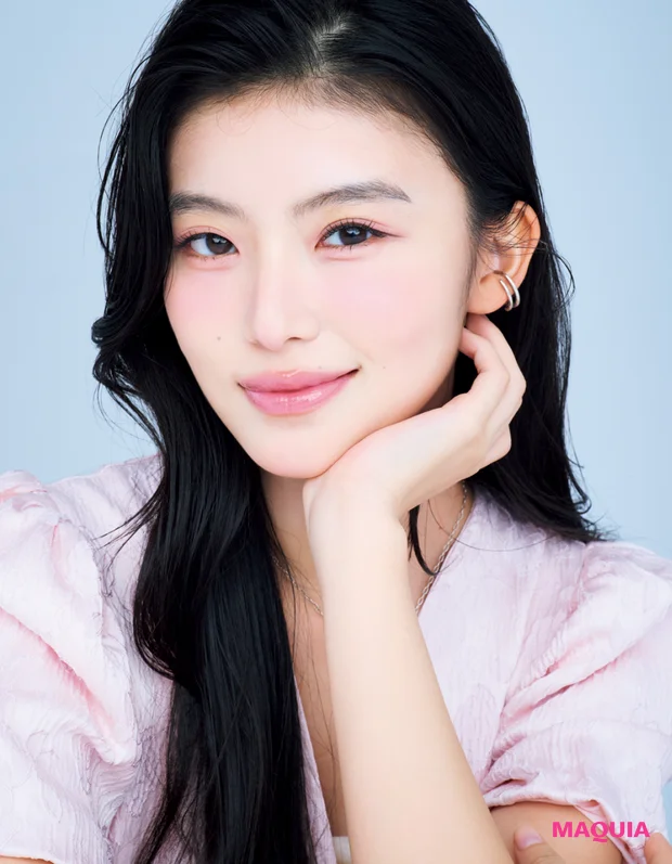 【秋の多幸感メイク】血色ピンクはこう使う！SNSで話題のいむたんさんが提案 | マキアオンライン | 美容雑誌『MAQUIA（マキア）』公式ビューティサイト