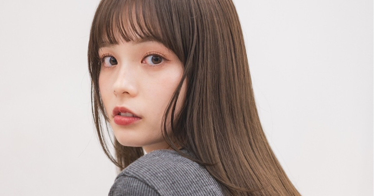 【ツヤ感ストレート】湿度が高い時期もストレート感をキープ！ 顔まわりレイヤーで大人モードなロングヘア | マキアオンライン | 美容雑誌『MAQUIA（マキア）』公式ビューティサイト