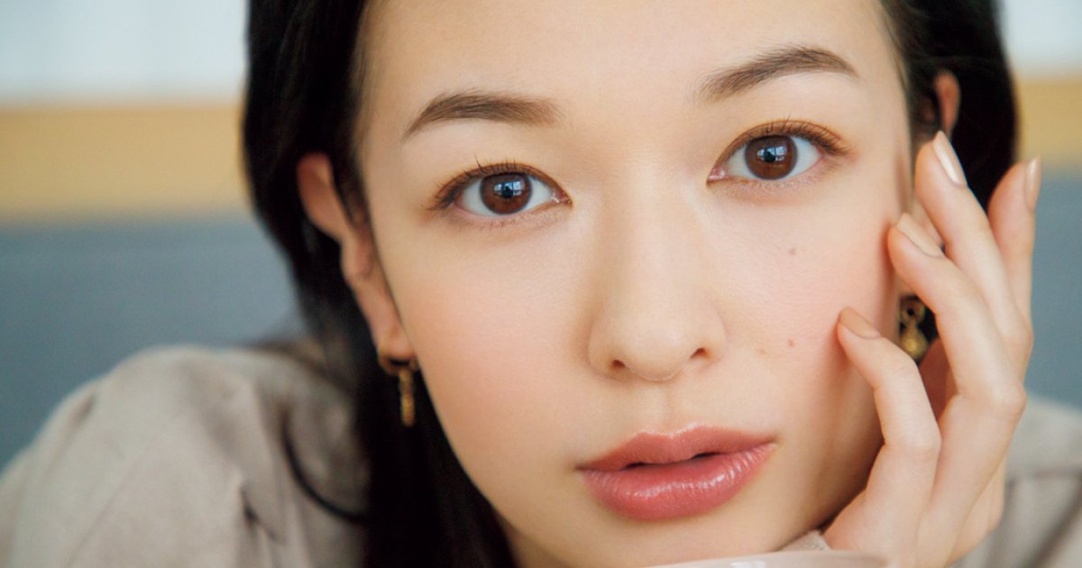 初対面で信頼感を高めるならストレート眉が 。千吉良恵子さんが教える好感度メイク | マキアオンライン | 美容雑誌『MAQUIA（マキア）』公式ビューティサイト