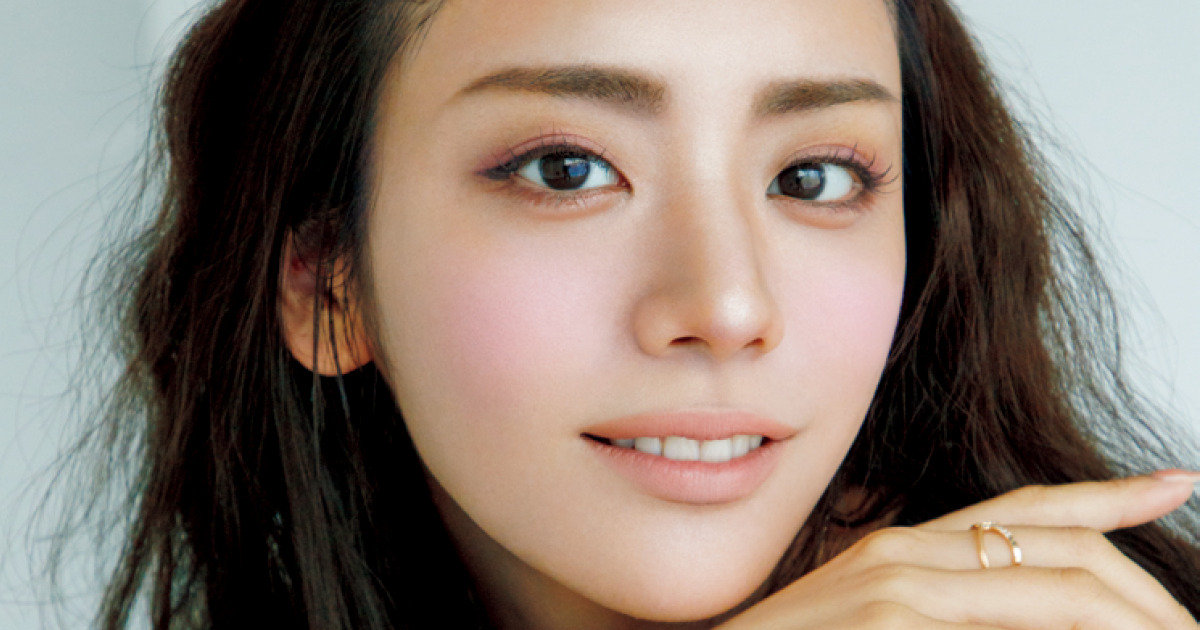 イガリシノブさんが提案！ 今こそ大人の白ギャルメイクに挑戦を | マキアオンライン | 美容雑誌『MAQUIA（マキア）』公式ビューティサイト