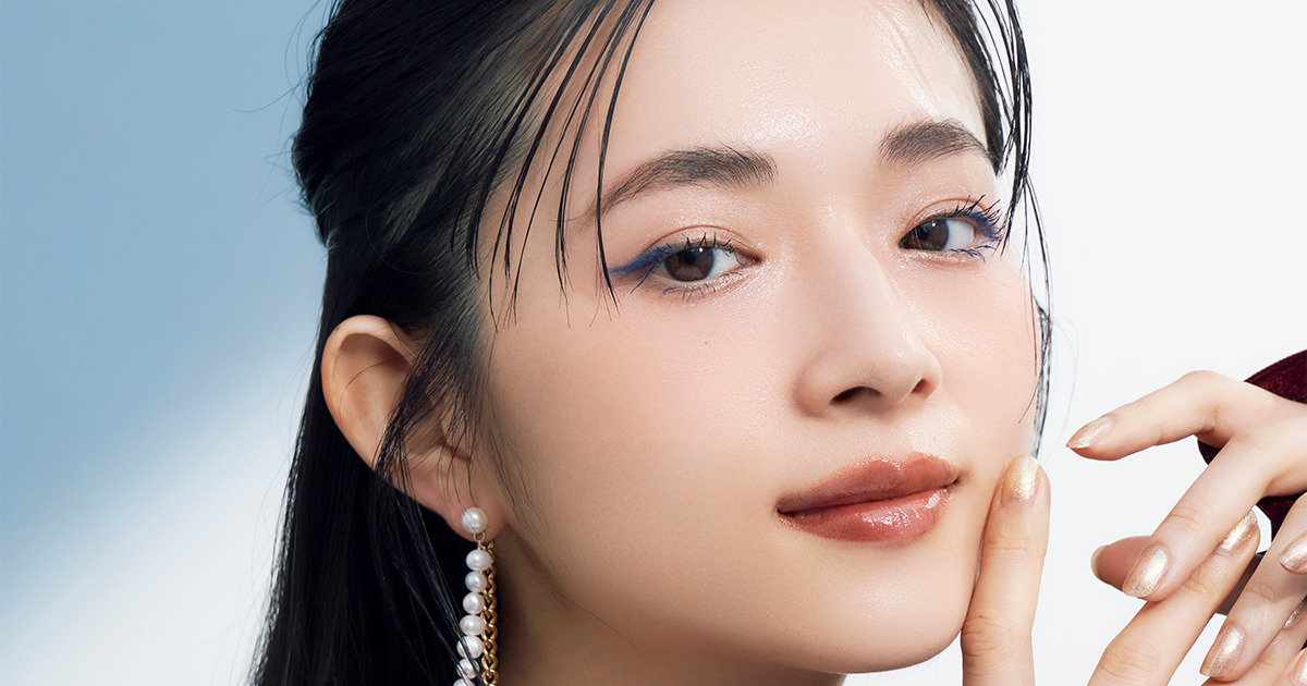 【水瓶座の2025年開運メイク】きらめきセレブメイクでスポットライトを集めて | マキアオンライン(MAQUIA ONLINE)