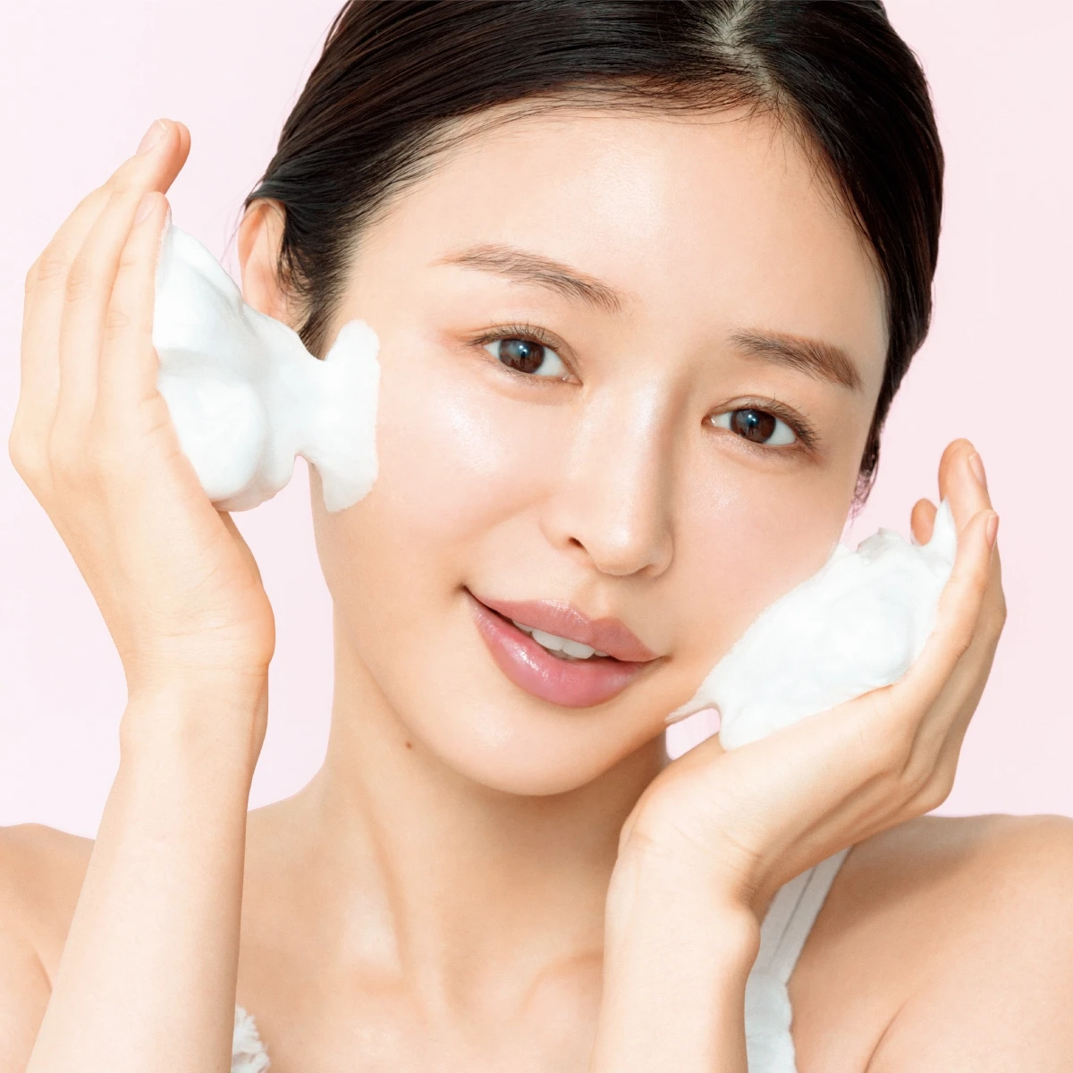 DEW の濃密ヒアロ泡（※1）洗顔で肌を愛おしむような、うっとり心地よい泡体験へ | マキアオンライン(MAQUIA ONLINE)