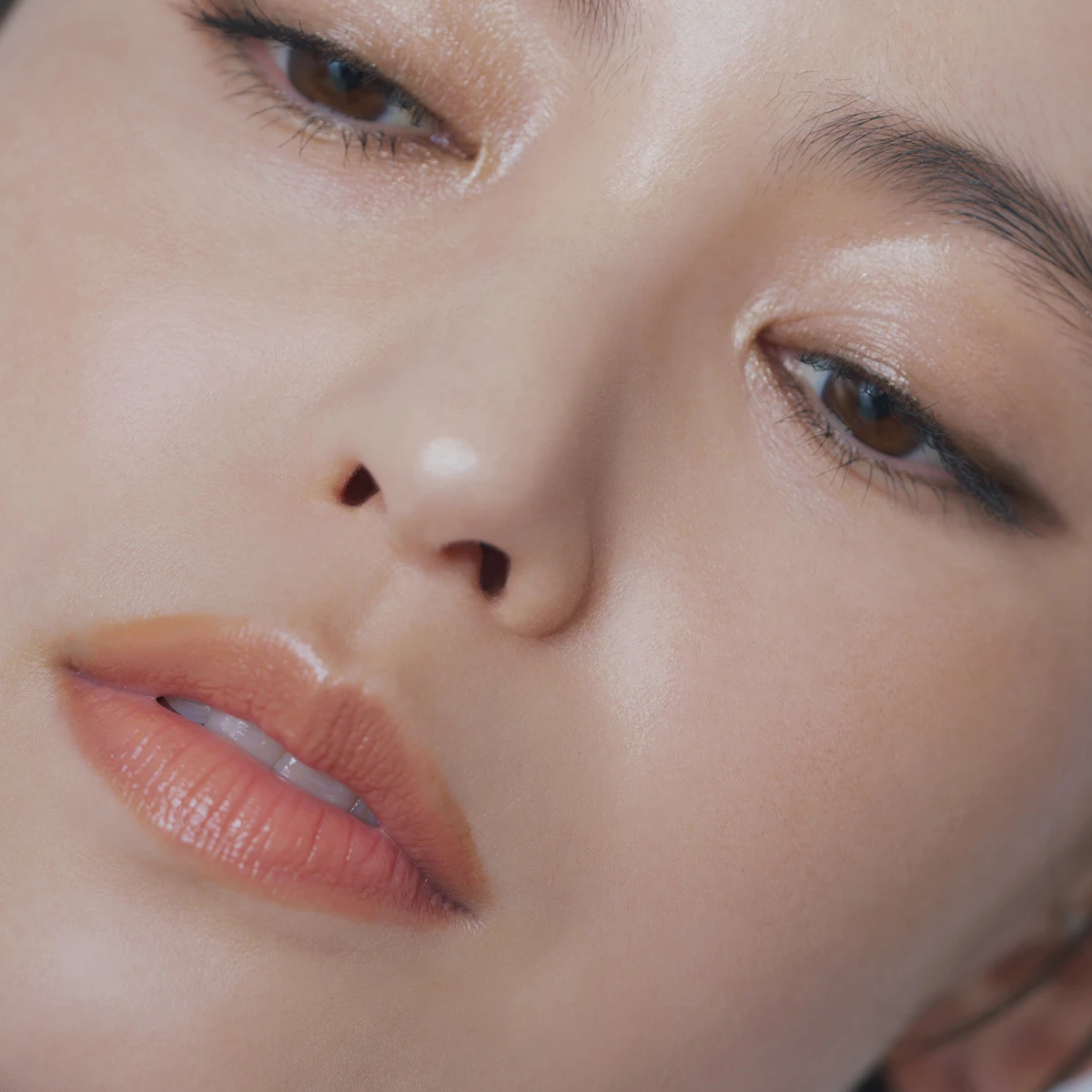 NARSの“リフ粉”に新ファミリーが仲間入り。光と透明感を仕込んで限りなく澄み渡る肌へ | マキアオンライン | 美容雑誌『MAQUIA（マキア）』公式ビューティサイト