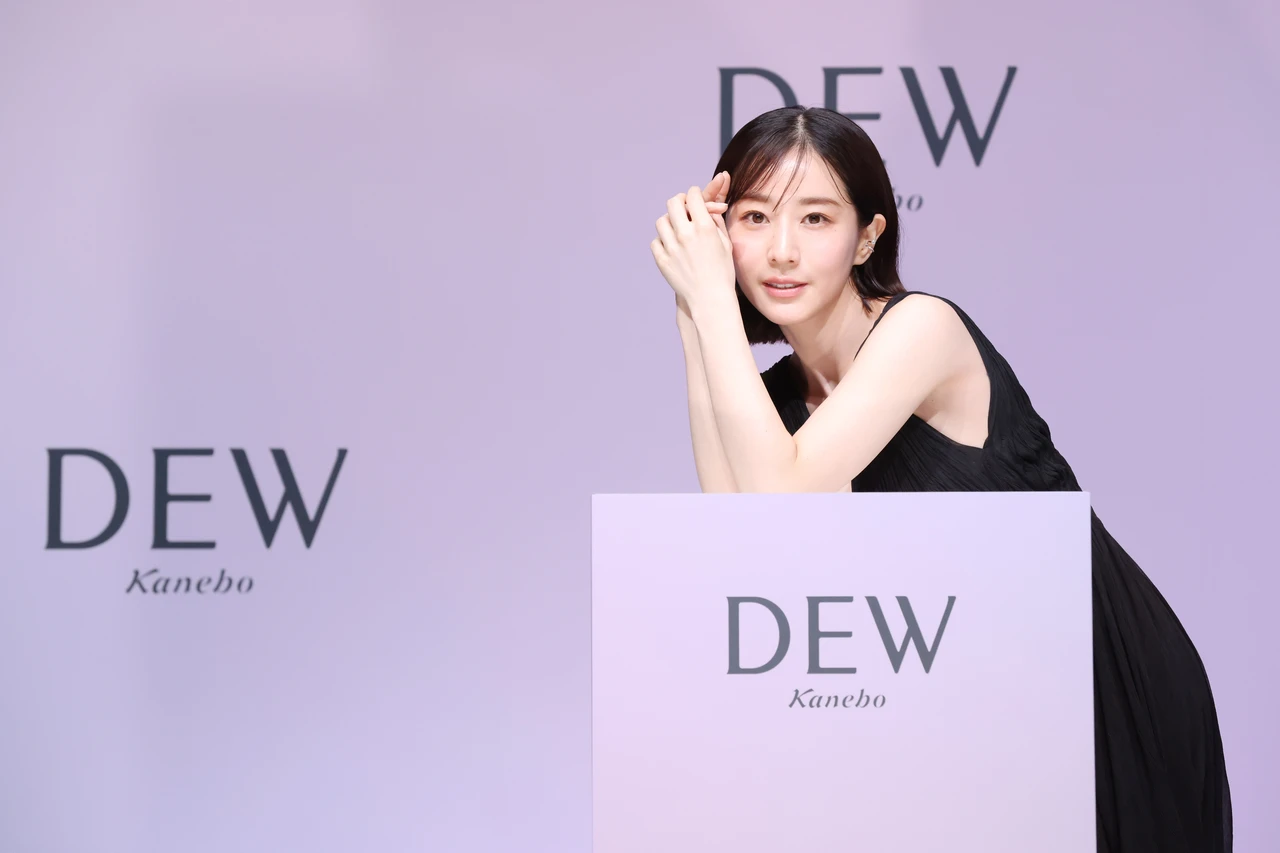 【DEWの新ミューズは田中みな実さん！】美しいフォルム*1はDEWの2ステップから！みんなの憧れ”みな実肌”を実際に見てきました！ | マキアオンライン | 美容雑誌『MAQUIA（マキア ...