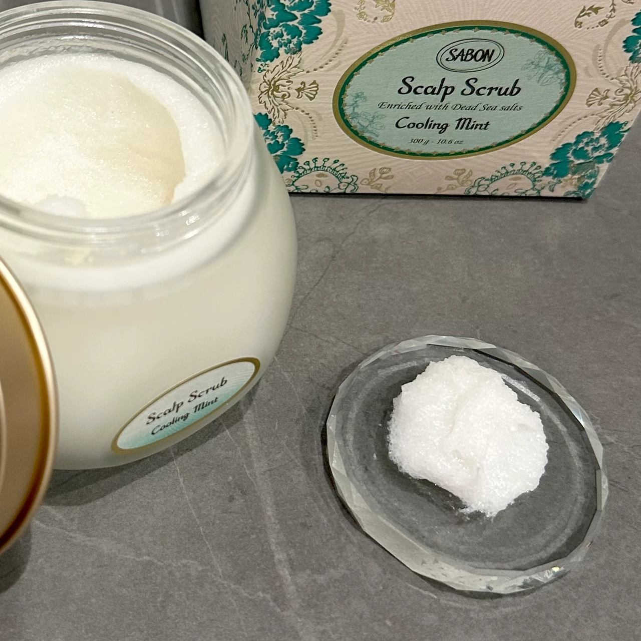 美髪を目指すなら、まずは頭皮ケア！SABON「ヘッドスクラブ リフレッシング」🧖🏼‍♀️💖 | マキアオンライン | 美容雑誌『MAQUIA（マキア）』公式ビューティサイト