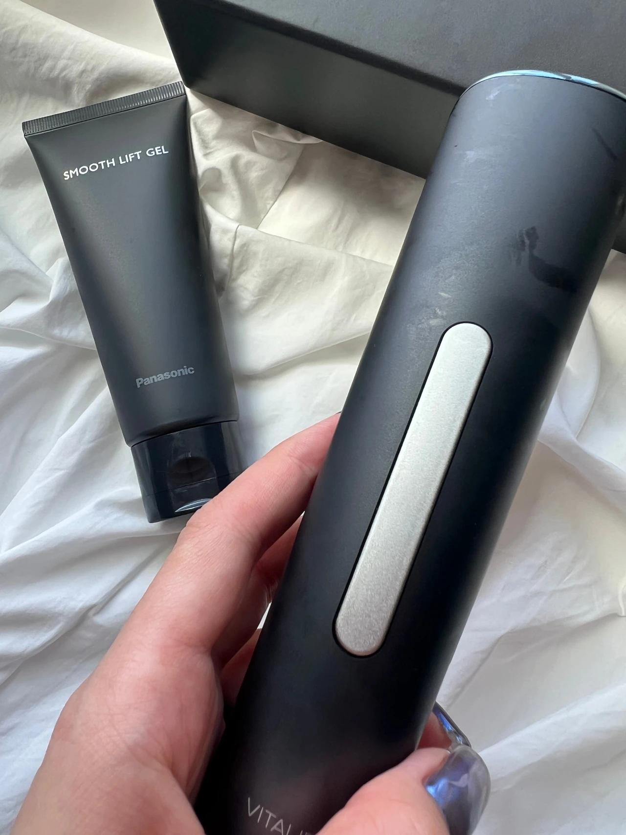 【ミドル世代の強い味方】1本9役の美顔器「パナソニック バイタリフト RF EH-SR85」がもたついたお肌のケアにオススメ！ | マキアオンライン(MAQUIA ONLINE)