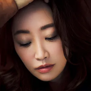 神崎 恵さんのMYベーシックメイク＆ファッション | マキアオンライン(MAQUIA ONLINE)